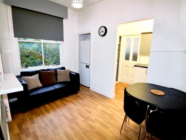 Turnham Green 1, United_kingdom Room 3