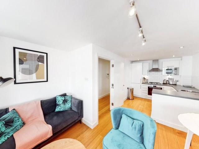 Turnmill Street, EC1M 1 bed apartment to rent £2,500 pcm £577 pw