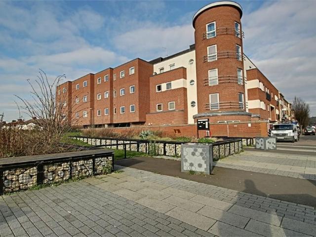 Turnpike Court, Waltham Cross EN8, 1 bed flat to rent, £1,400 pcm | PrimeLocation