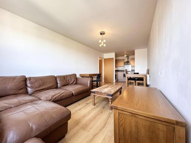 Turnpike Court, Waltham Cross EN8, 1 bed flat to rent, £1,350 pcm | PrimeLocation