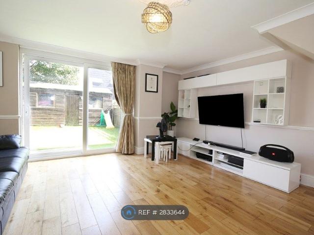 Turnpike Close, London SE8, 4 bed terraced house to rent, £3,600 pcm | PrimeLocation