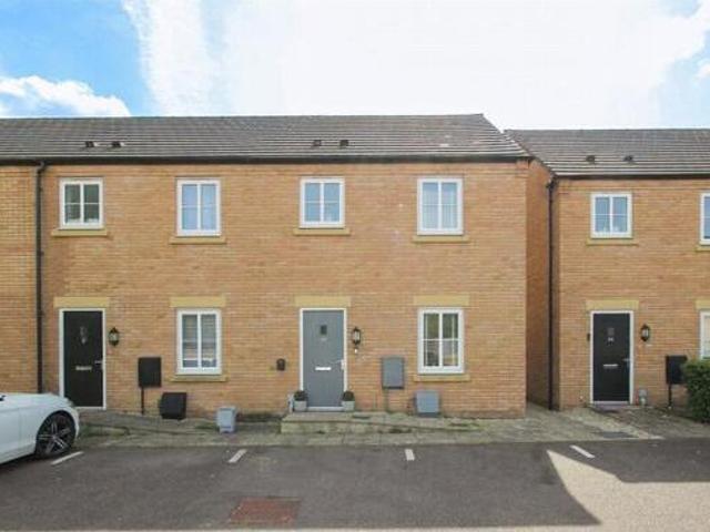 Turnpike Gardens, Bedford, 3 Bedroom End