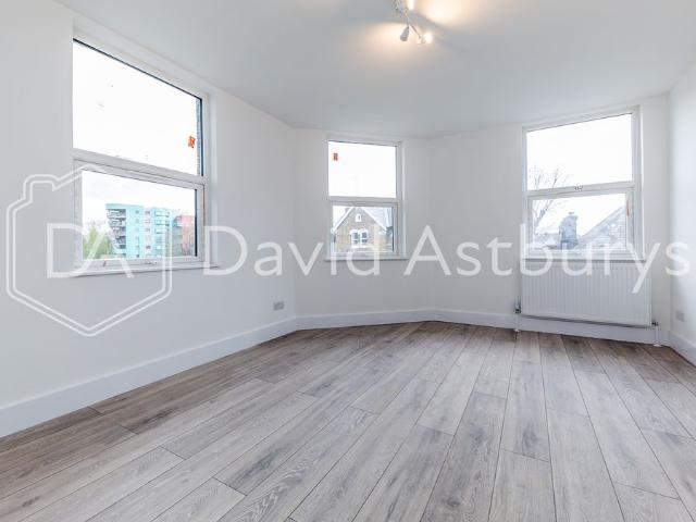 Turnpike Lane, Crouch End, London N8, 3 bed flat to rent, £2,400 pcm | PrimeLocation