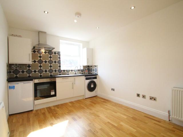 Turnpike Lane, Harringey N8, Studio to rent, £1,150 pcm | PrimeLocation