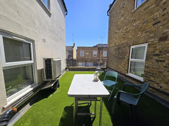 Turnpike Lane, London 3 bed flat to rent £2,450 pcm £565 pw