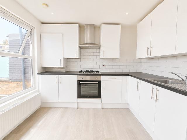 Turnpike Lane, London N8, 4 bed flat to rent, £3,600 pcm | PrimeLocation