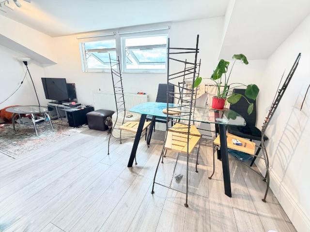 Turnpike Lane, London N8, 4 bed flat to rent, £3,600 pcm | PrimeLocation