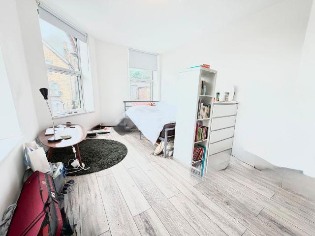 Turnpike Lane, London N8, 3 bed flat to rent, £2,400 pcm | PrimeLocation