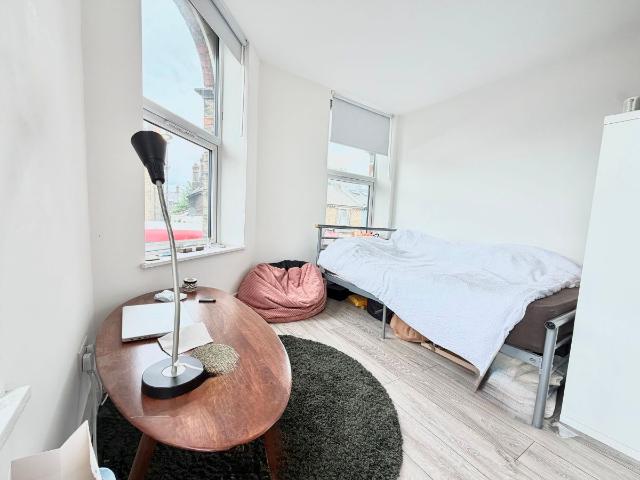 Turnpike Lane, London N8, 3 bed flat to rent, £2,400 pcm | PrimeLocation