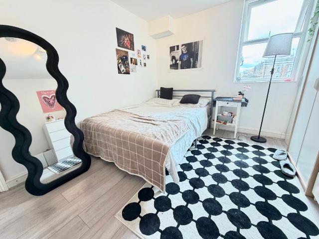 Turnpike Lane, London N8, 3 bed flat to rent, £2,400 pcm | PrimeLocation