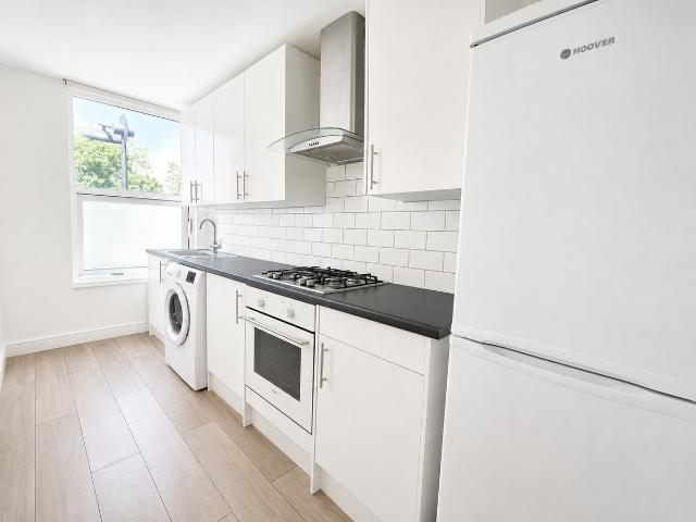 Turnpike Lane, London N8, 3 bed flat to rent, £2,400 pcm | PrimeLocation