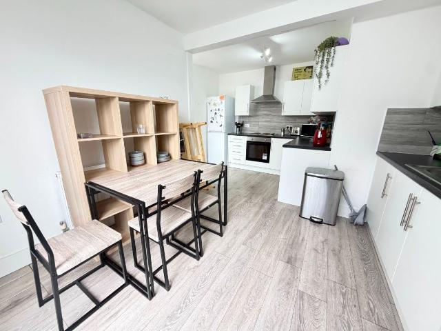 Turnpike Lane, London N8, 3 bed flat to rent, £2,550 pcm | PrimeLocation