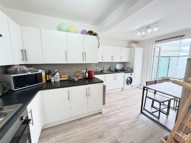 Turnpike Lane, London N8, 3 bed flat to rent, £2,550 pcm | PrimeLocation