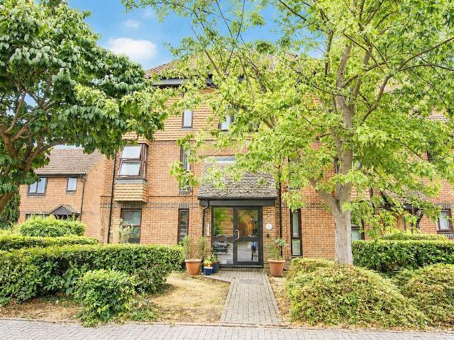 Turnpike Lane, Sutton SM1, Studio to rent, £1,100 pcm | PrimeLocation
