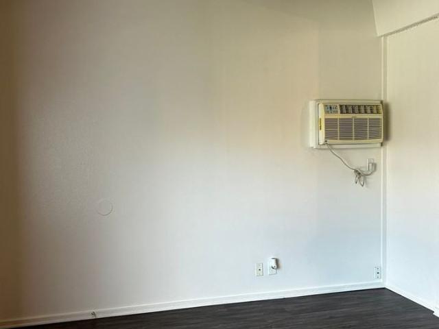 Tustin Plaza 1 Bedroom Apartment for Rent at 131 Hall Cir, Tustin, CA 92780 Tustin