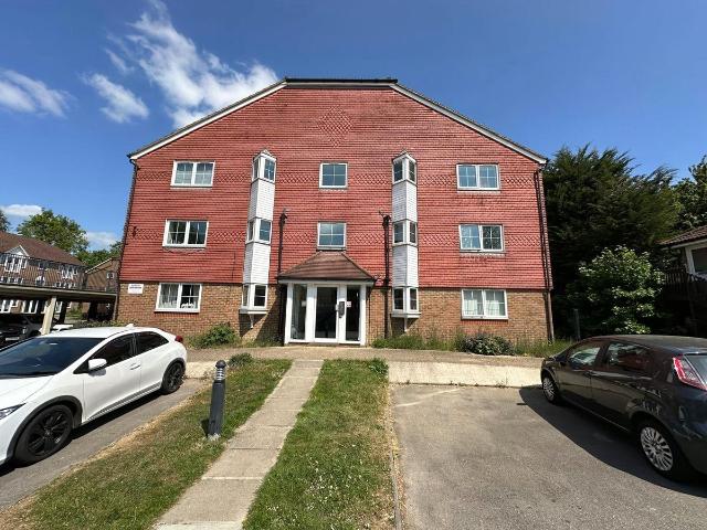 Tuscany Gardens, Crawley, West Sussex RH10, 1 bed flat to rent, £1,250 pcm | PrimeLocation