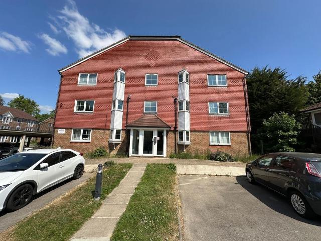 Tuscany Gardens, Crawley, West Sussex RH10, 1 bed flat to rent, £1,300 pcm | PrimeLocation