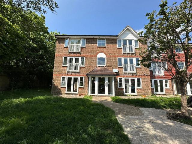 Tuscany Gardens, Crawley, West Sussex RH10, 1 bed flat to rent, £1,300 pcm | PrimeLocation