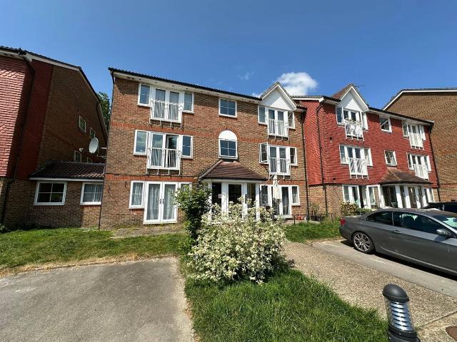Tuscany Gardens, Crawley, West Sussex RH10, 1 bed flat to rent, £1,300 pcm | PrimeLocation