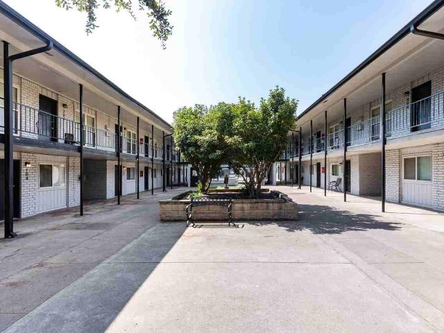 Tuscany Square 2 Bedroom Apartment for Rent at 1500 W Lovers Ln, Arlington, TX 76013 South Davis