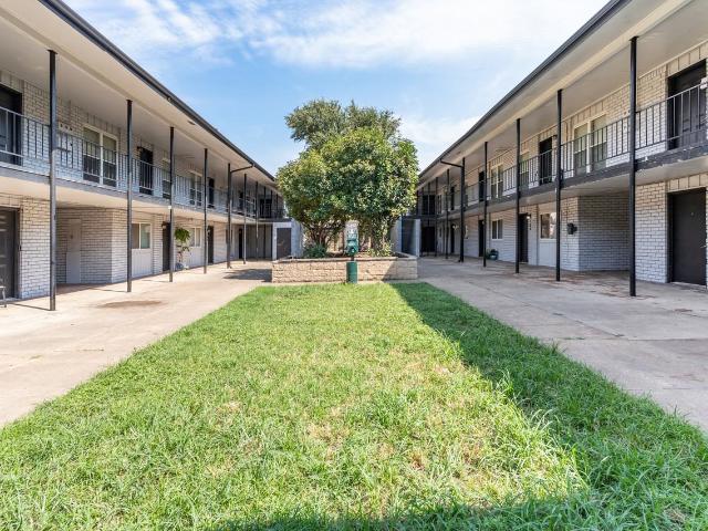 Tuscany Square 2 Bedroom Apartment for Rent at 1500 W Lovers Ln, Arlington, TX 76013 South Davis