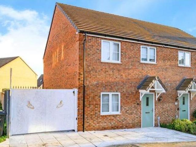 Tusroke Road, Luton, 3 Bedroom Semi detached
