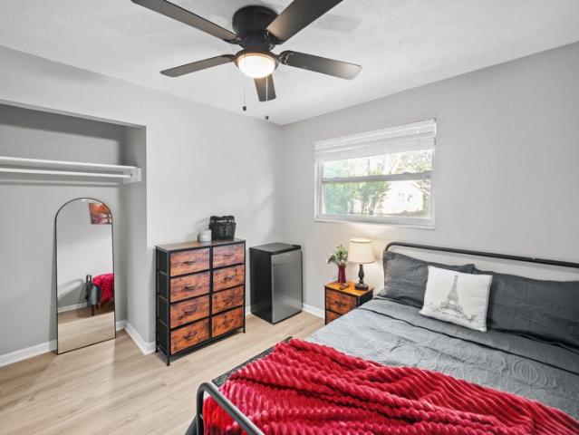 TV AND MINIFRIDGE AVAILABLE! 0.2 mi to Bus Stop