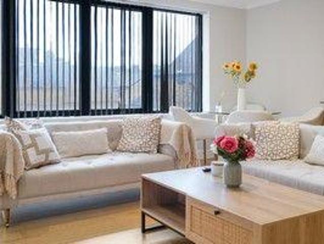 TW8 Concord Hse 08 2 bed apartment to rent £4,000 pcm £923 pw