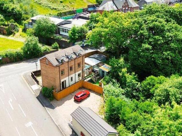 Ty Delfryn, Llangeinor, 3 Bedroom Detached
