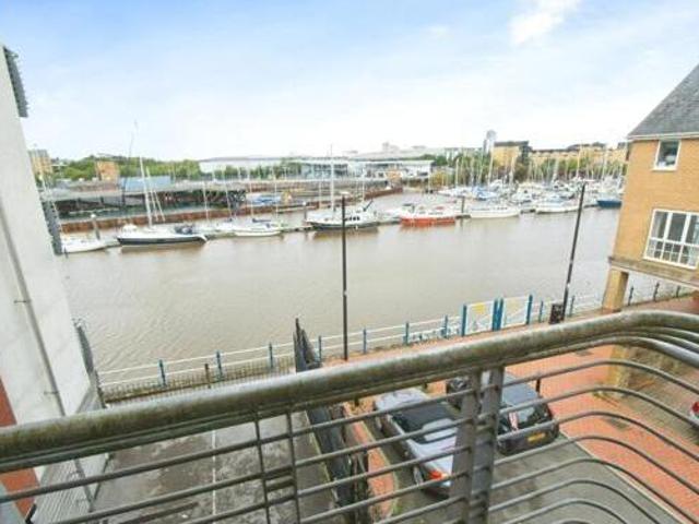 Ty Devonia, Pierhead View, 2 Bedroom Flat