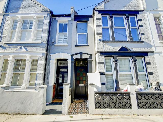 Tynemouth Street, Fulham SW6, 3 bed flat to rent, £2,550 pcm | PrimeLocation
