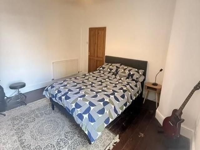 Tynemouth Road, Mitcham CR4, 2 bed flat to rent, £1,600 pcm | PrimeLocation