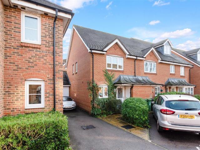 Tylehurst Drive, Redhill, Surrey RH1, 2 bed property to rent, £1,600 pcm | PrimeLocation