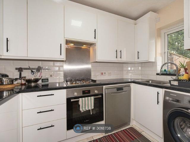 Tyler Way, Brentwood CM14, 2 bed terraced house to rent, £1,750 pcm | PrimeLocation