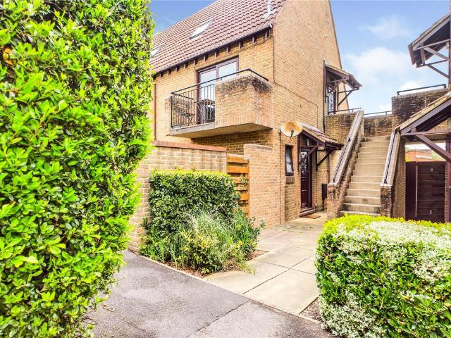 Tylers Place, Tilehurst, Reading. Studio to rent £1,000 pcm £231 pw