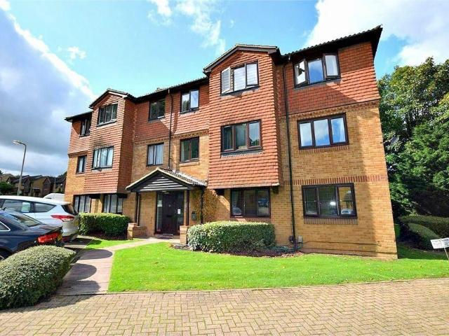 Tylersfield, Abbots Langley WD5, 2 bed flat to rent, £1,495 pcm | PrimeLocation