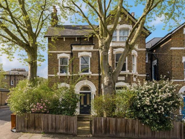 Tyrwhitt Road, London SE4 2 bed flat to rent £2,500 pcm £577 pw