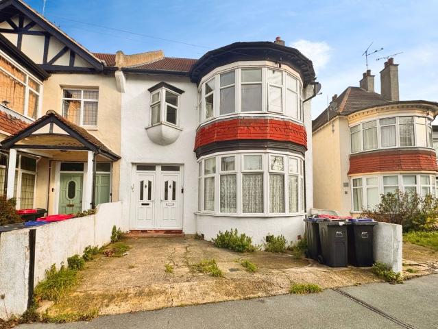 Tyrrel Drive, Southend On Sea SS1, 2 bed flat to rent, £1,150 pcm | PrimeLocation