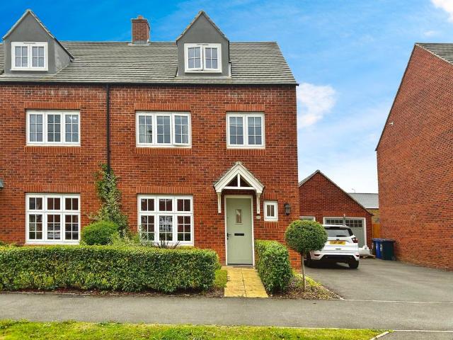 Tyrrell Road, Banbury OX16 4 bed semi detached house £1,945 pcm £449 pw