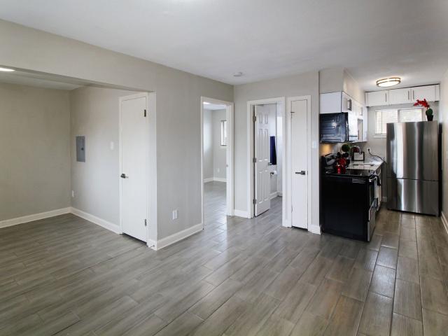 U of M Area! FULLY RENOVATED ONE BEDROOM APARTMENTS NOW AVAILABLE!