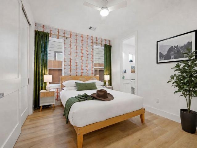 U of H, TSU housing, 5 min to transit