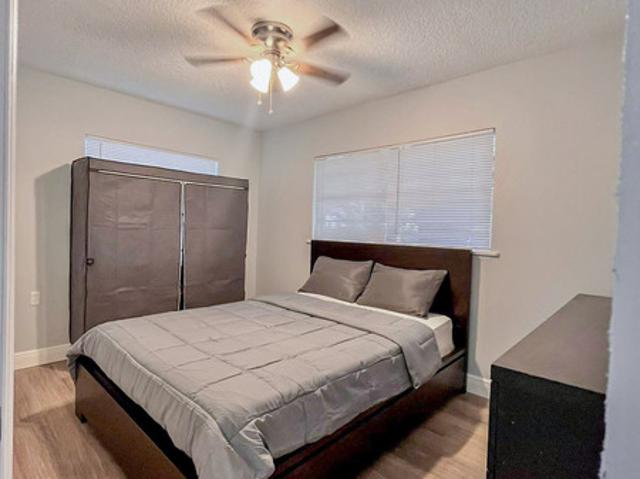 UCF, Waterford Lakes, East Orlando. Quiet, Modern, All Utilities and Laundry Room Included