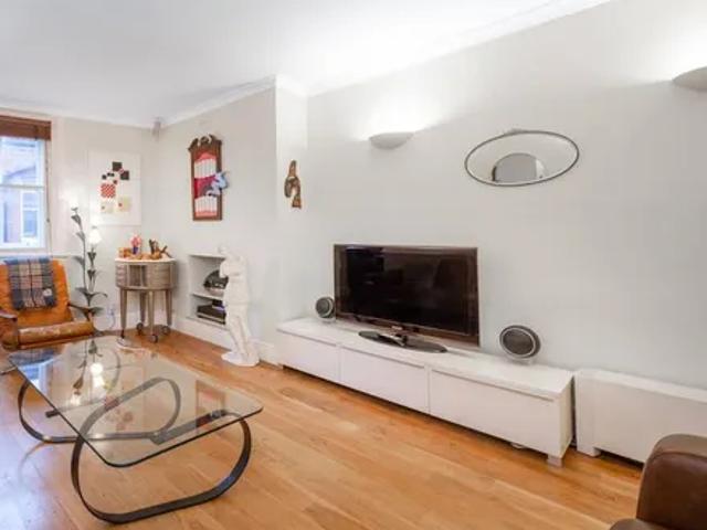 UCS Junior Branch, Holly Berry Lane, London, NW3 6QT, United Kingdom | 3 bed apartment for rent #64714116 | Rentberry