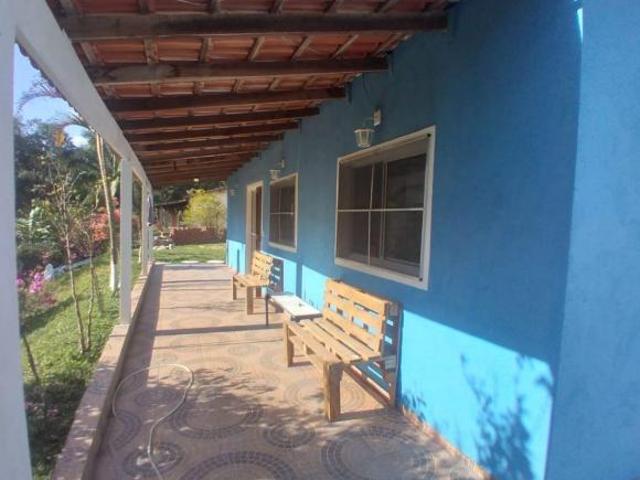 UAU! QUE BELISSÍMA É CHARMOSA CHÁCARA / PISCINA E LAGO É NASCENTE