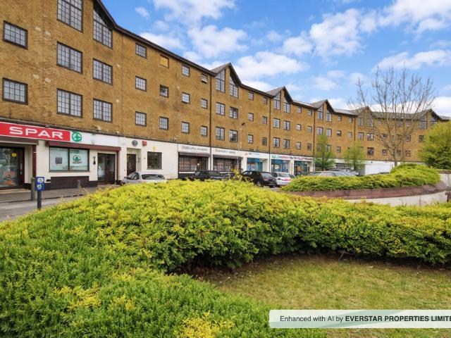 UB2 4XD 2 bed flat to rent £1,750 pcm £404 pw