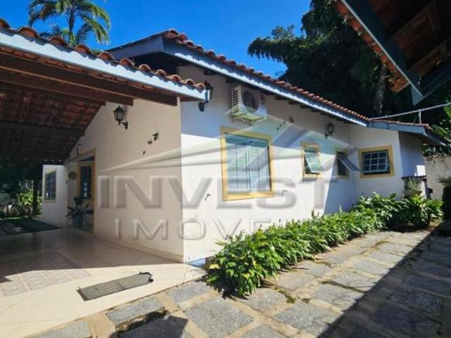 Ubatuba, Centro Casa estilo Rustico, em condomínio com poucas residências e próximo ao comercio