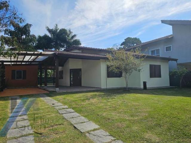 Ubatuba Condomínio Park Hills, casa com 03 dormitórios sendo 01 suítes e área de lazer