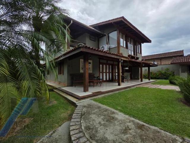 Ubatuba Condomínio Villas, casa com 03 dormitórios, sendo 01 suíte e área de lazer com terreno de
