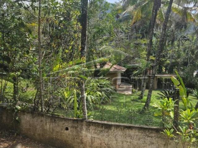 Ubatuba, Felix Lote frente mar, com uma pequena edificação em melhor localização do condomínio