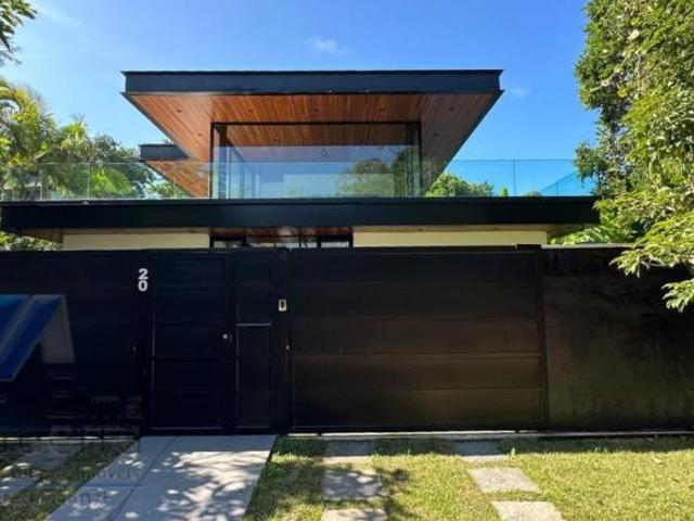 Ubatuba, Itamambuca Linda casa a 50 metros do mar, com 03 suítes